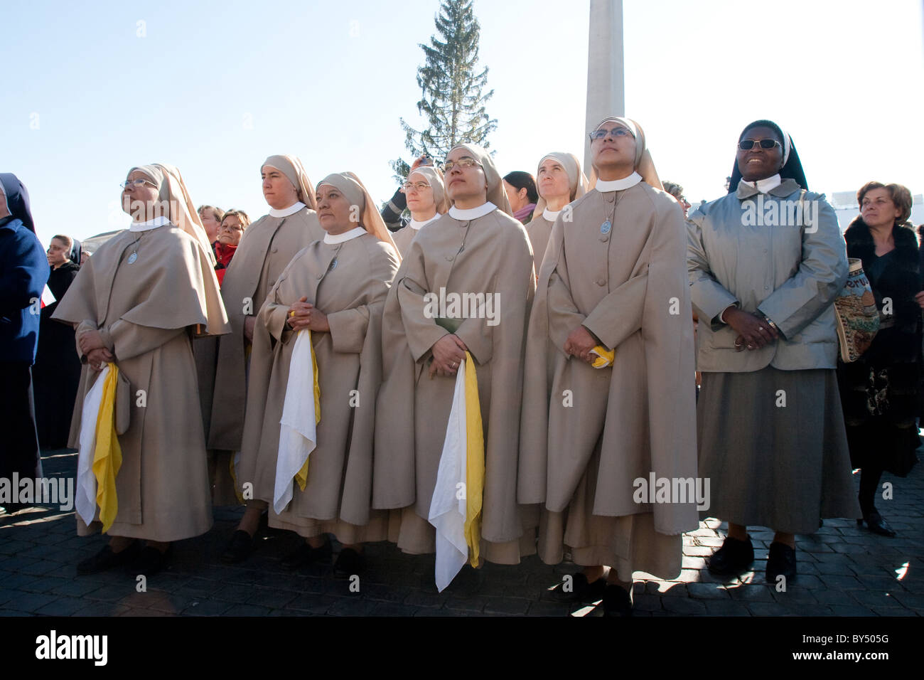 nuns in saint Peter's square Vatican city wednesday Pope's speech Stock ...