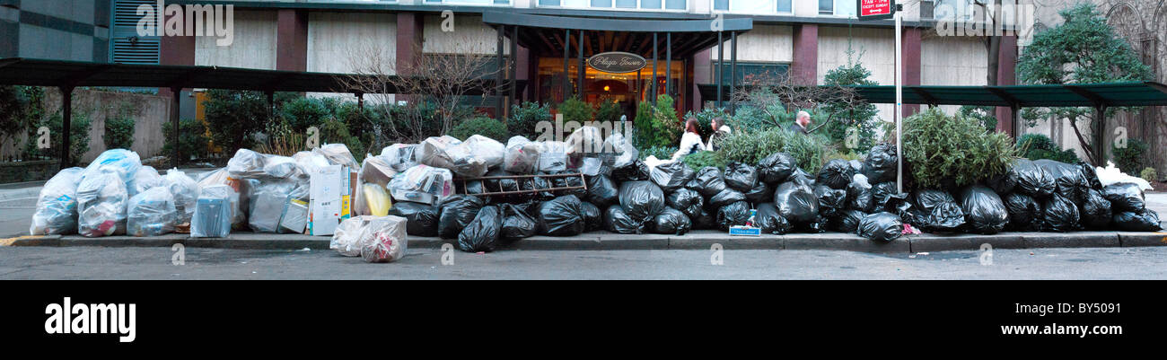 Nyc trash hi-res stock photography and images - Alamy