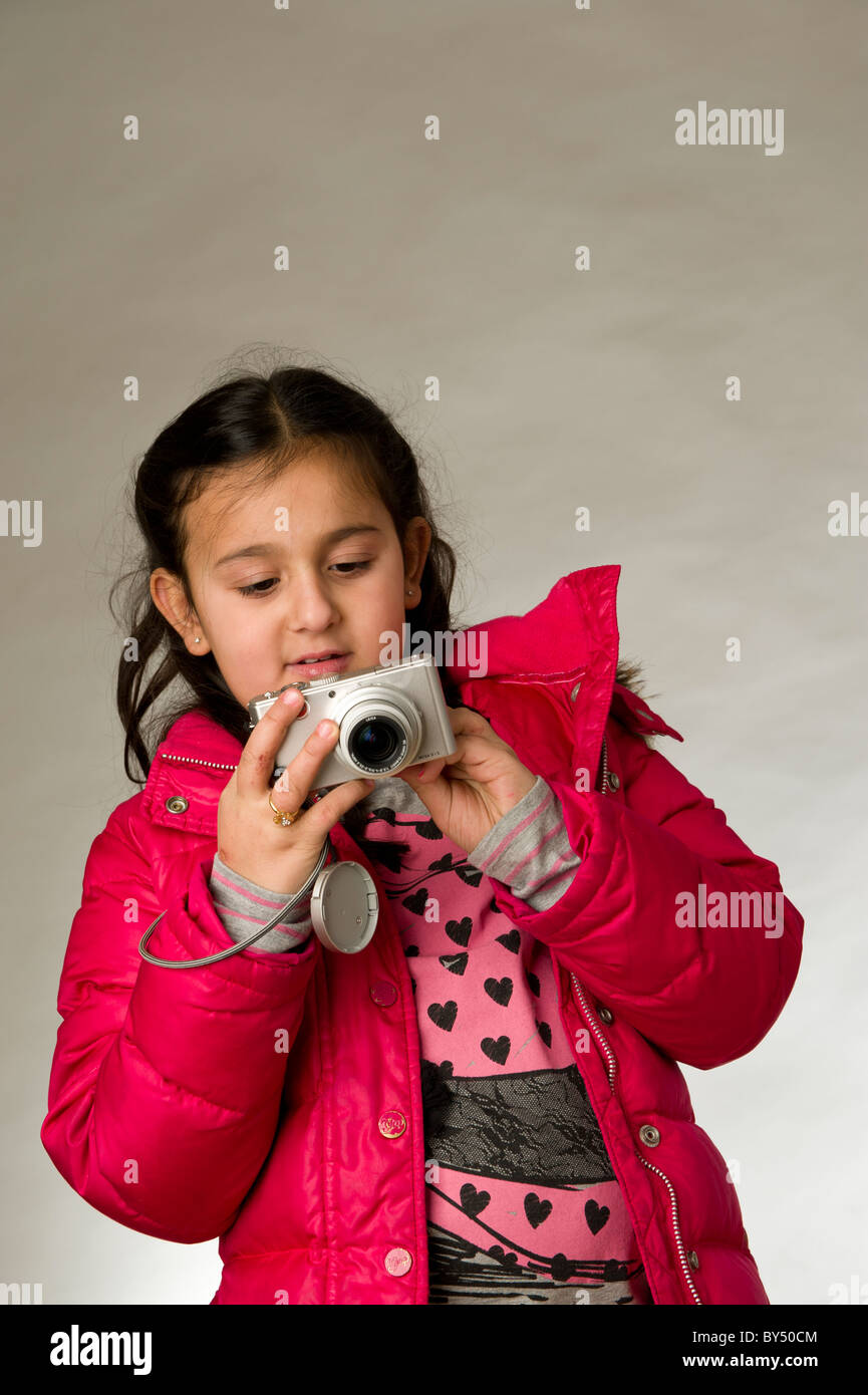 Young girl with camera looking at the LCD screen Stock Photo - Alamy