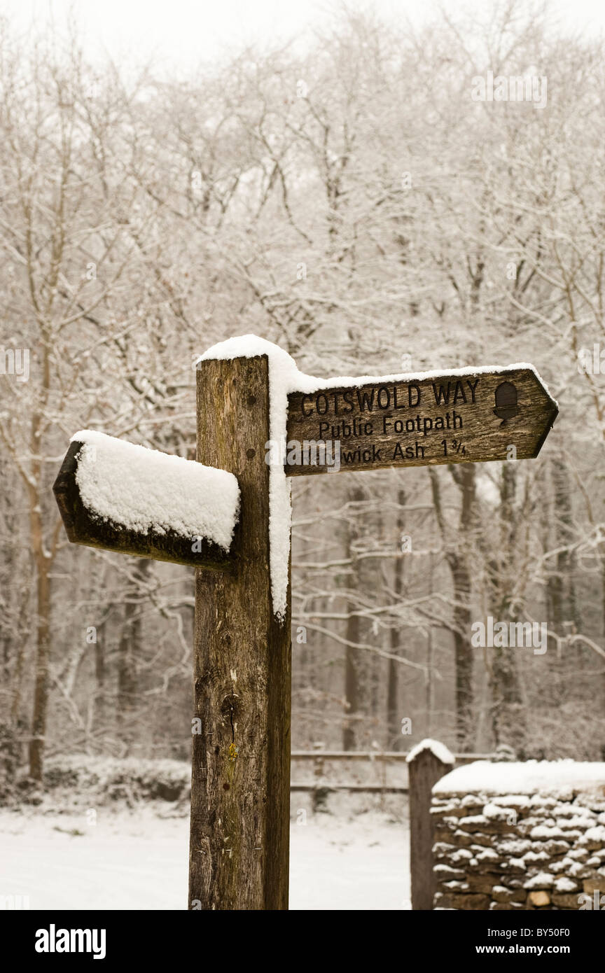Signpost snow hi-res stock photography and images - Alamy