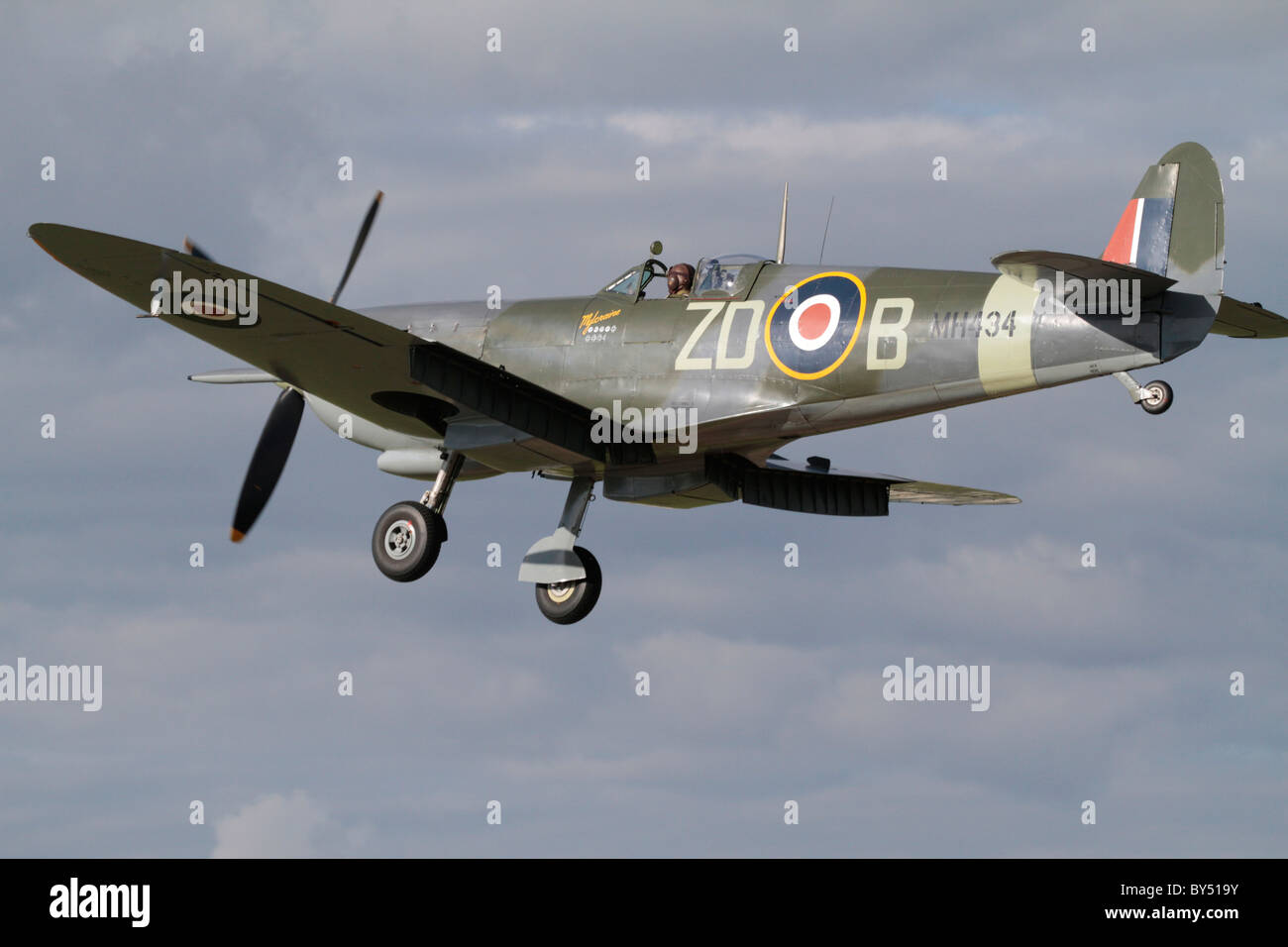 Spitfire mk ix hi-res stock photography and images - Alamy