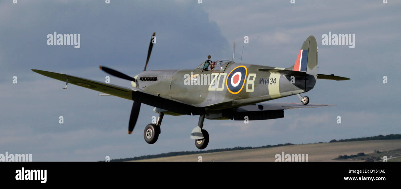 Spitfire Mk IX MH434 ZDB Stock Photo - Alamy