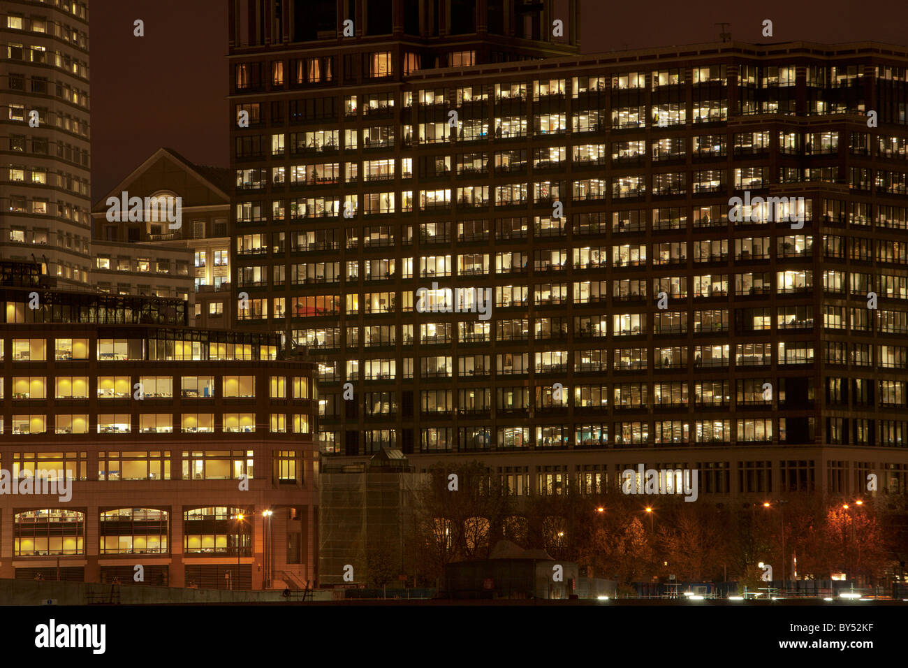 Night time windows building hi-res stock photography and images - Alamy