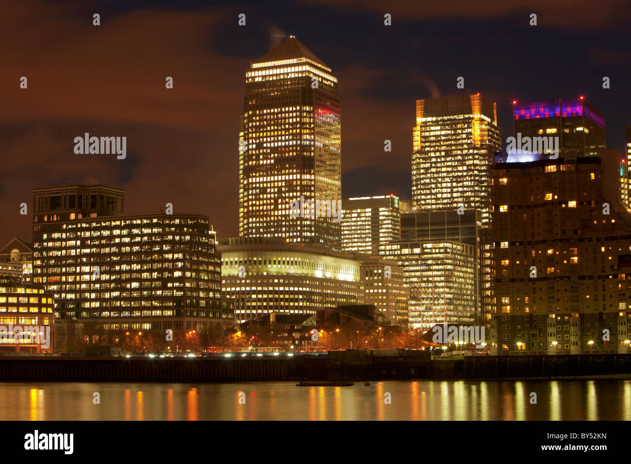 Night time sky england hi-res stock photography and images - Alamy