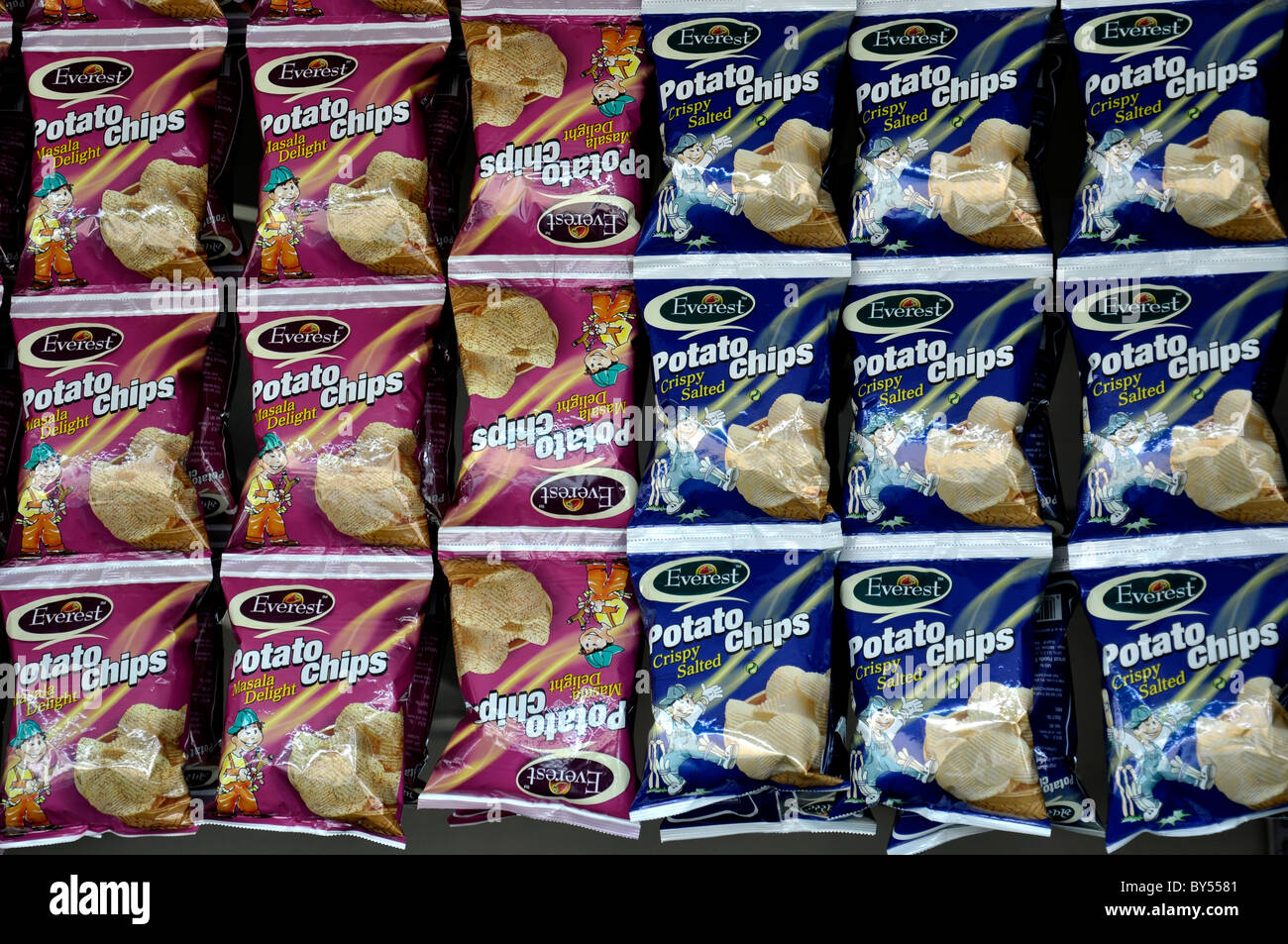 Packets of chips hi-res stock photography and images - Alamy