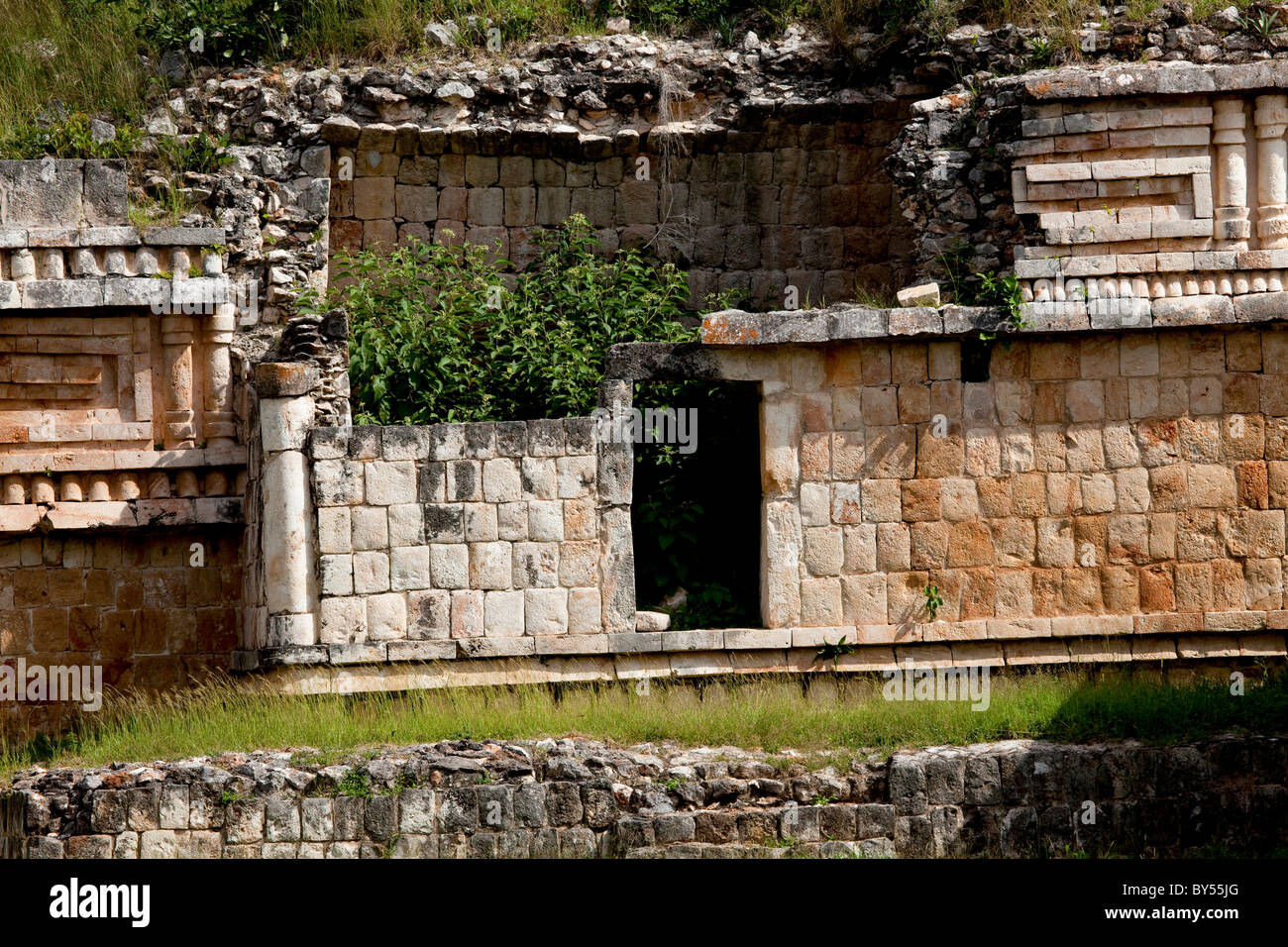 THE PALACE, PUCC MAYAN RUINS OF LABNA, YUCATAN, MEXICO Stock Photo - Alamy
