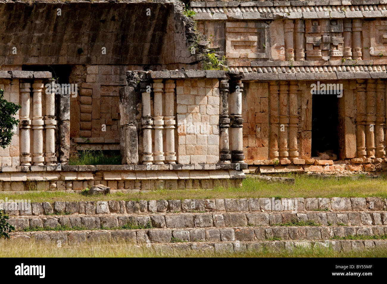 THE PALACE, PUCC MAYAN RUINS OF LABNA, YUCATAN, MEXICO Stock Photo - Alamy