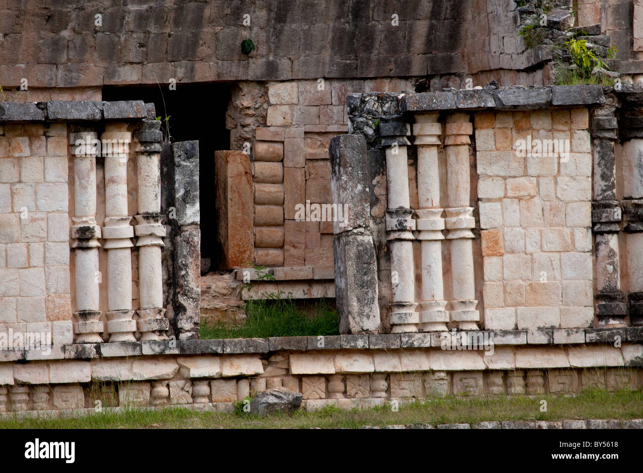 THE PALACE, PUCC MAYAN RUINS OF LABNA, YUCATAN, MEXICO Stock Photo - Alamy