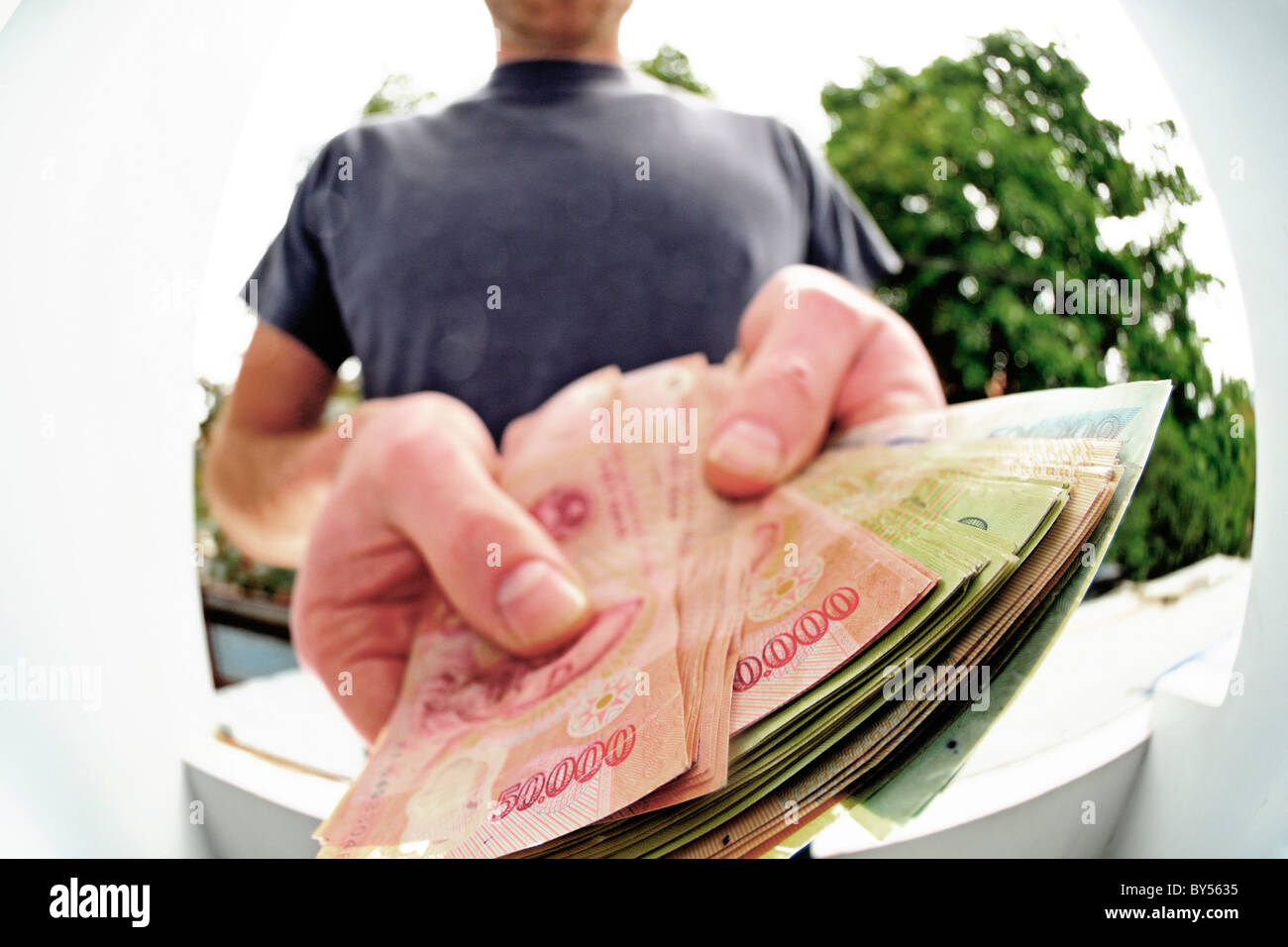 Man Handing over Vietnamese Dong (VND) Notes Stock Photo - Alamy