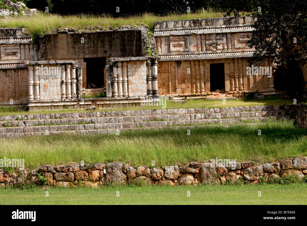 THE PALACE, PUCC MAYAN RUINS OF LABNA, YUCATAN, MEXICO Stock Photo - Alamy