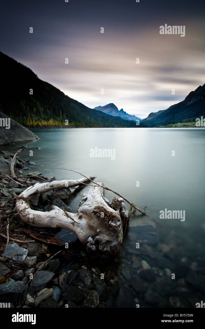 Old log and lake hi-res stock photography and images - Alamy