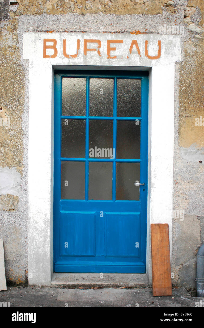 Old mill door hi-res stock photography and images - Alamy