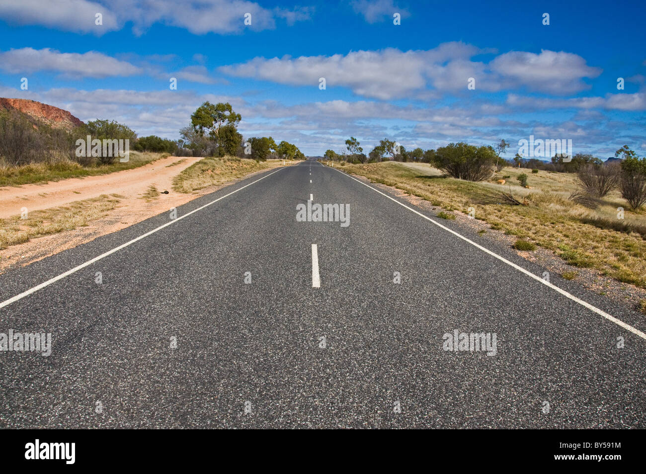 australian stewart highway, outback australia Stock Photo - Alamy