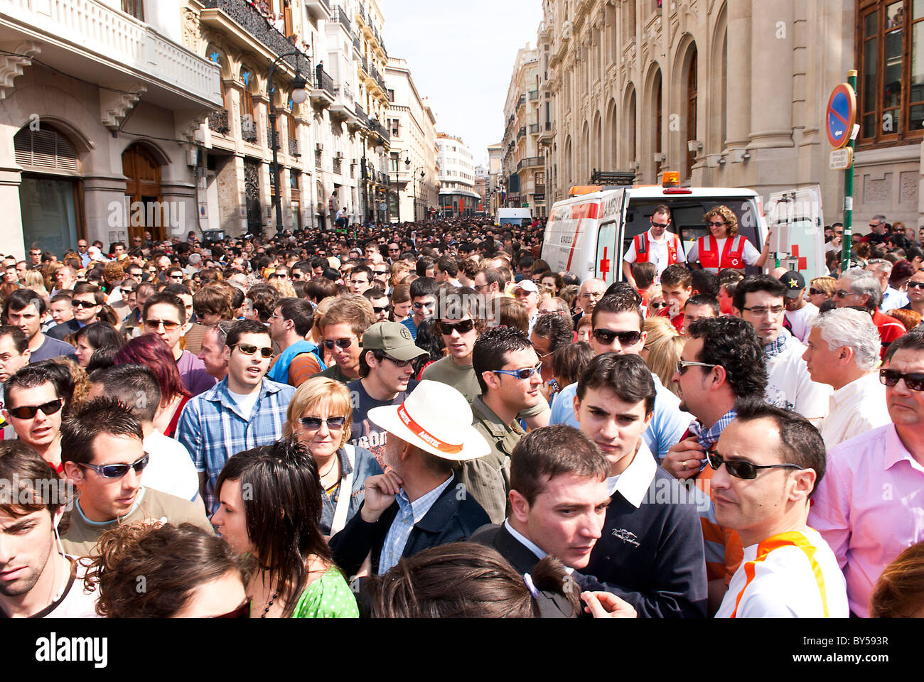 Crowd of people waiting for fireworks to start Stock Photo - Alamy