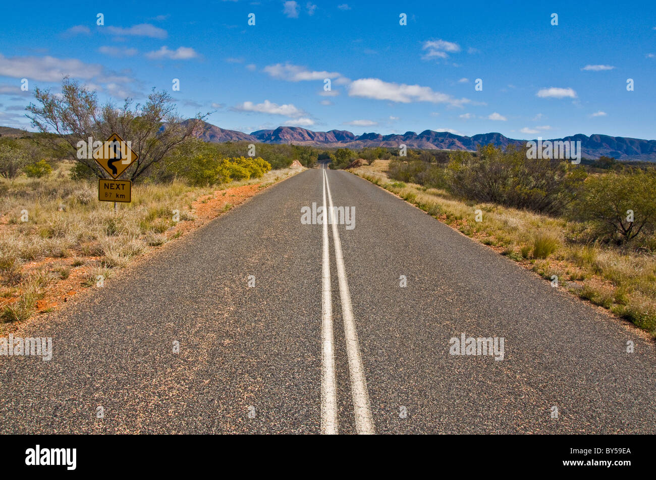 bush and road on the outback, northern territory australia Stock Photo ...