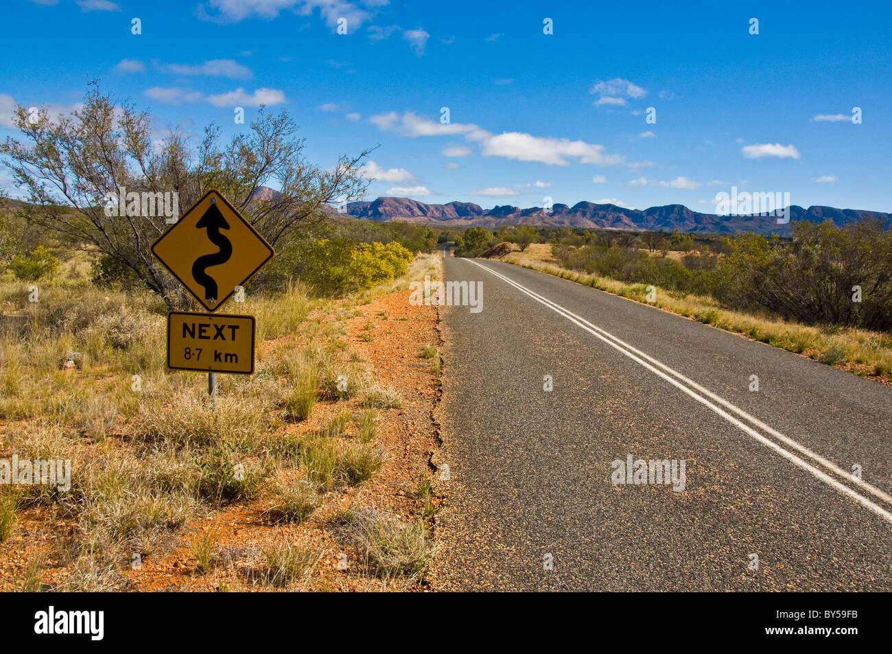 bush and road on the outback, northern territory australia Stock Photo ...