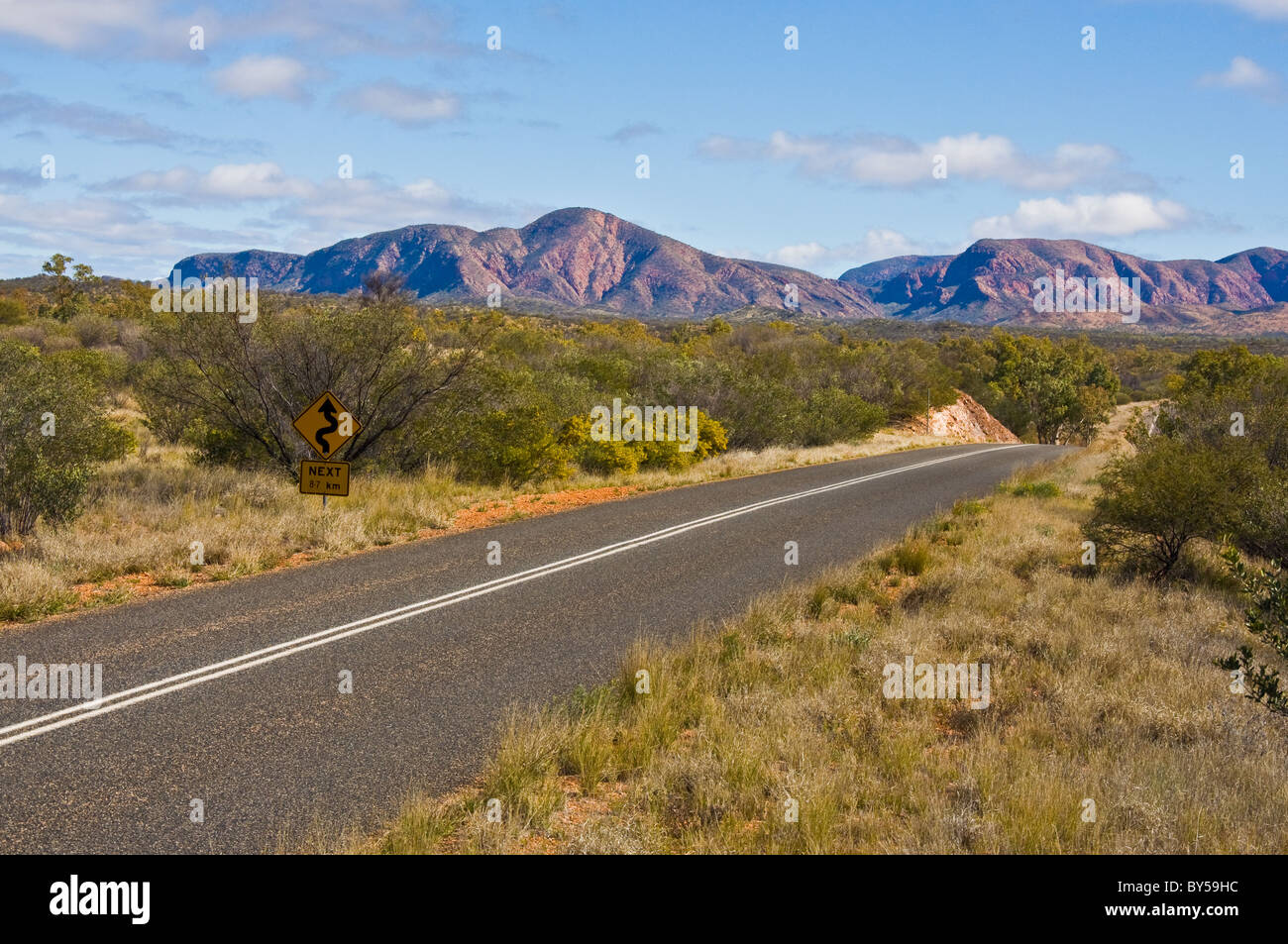 bush and road on the outback, northern territory australia Stock Photo ...