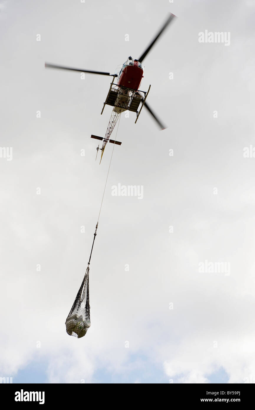 Helicopter carrying bundle Stock Photo - Alamy