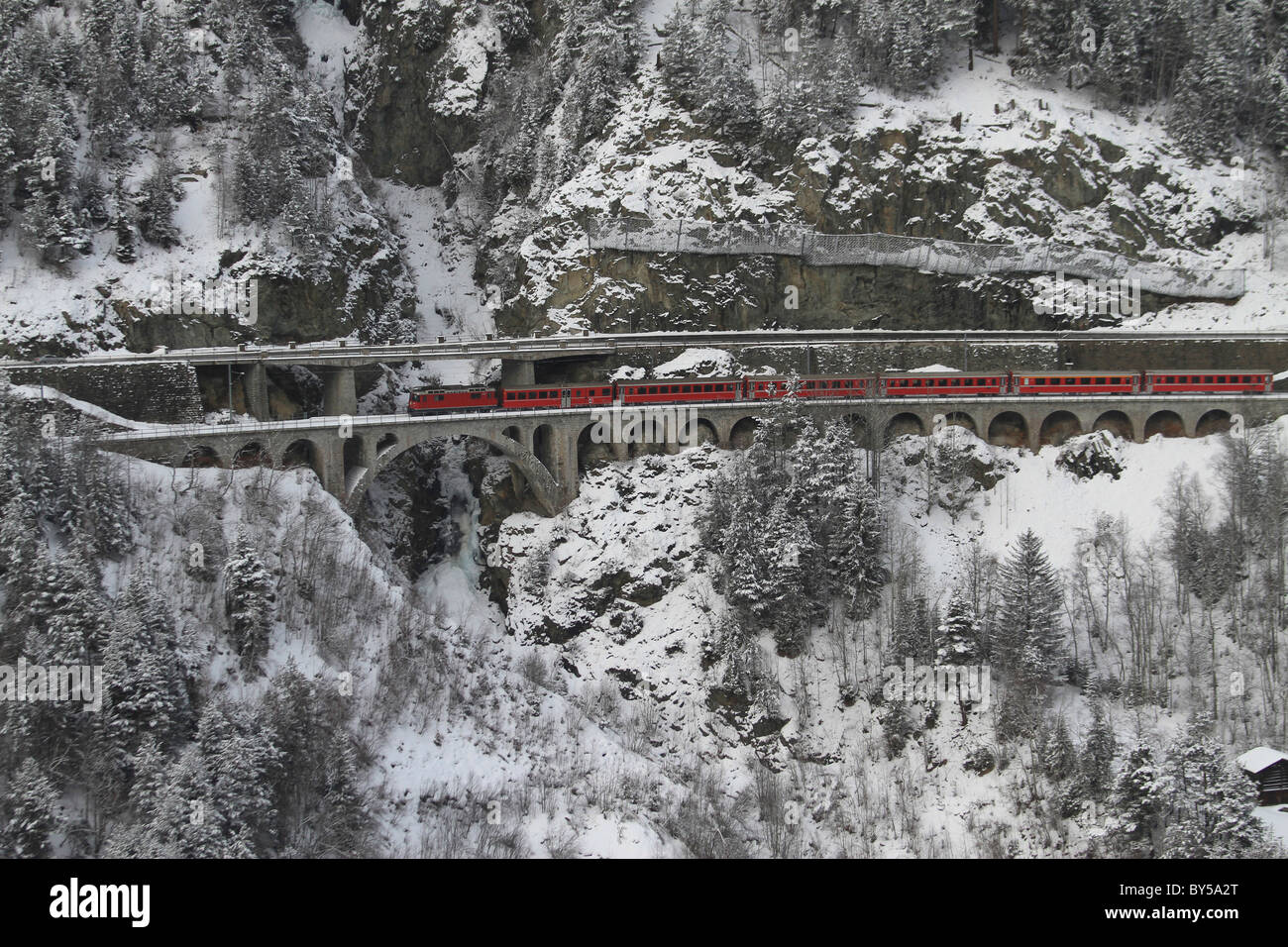 Train on steep mountain hi-res stock photography and images - Alamy