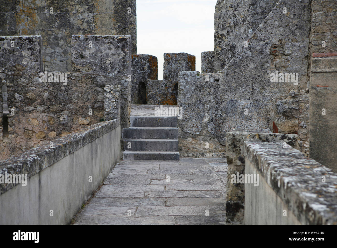 Pathway to a castle hi-res stock photography and images - Alamy