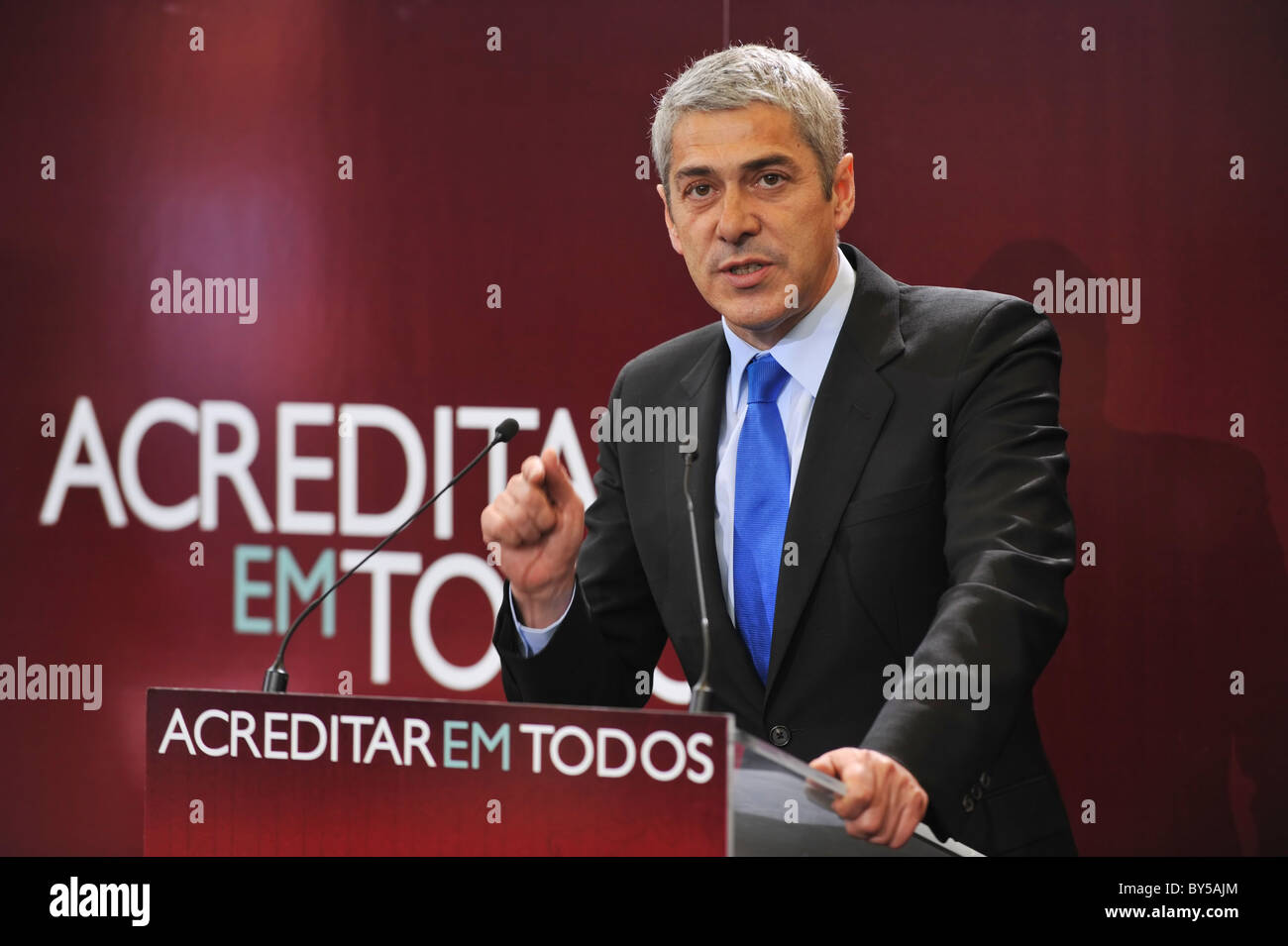 Person giving speech hi-res stock photography and images - Alamy