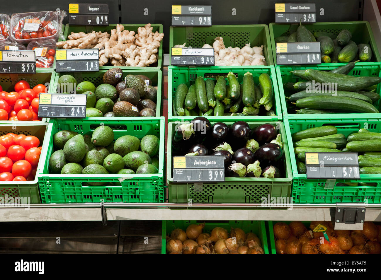 Vegetable section of a supermarket Stock Photo - Alamy