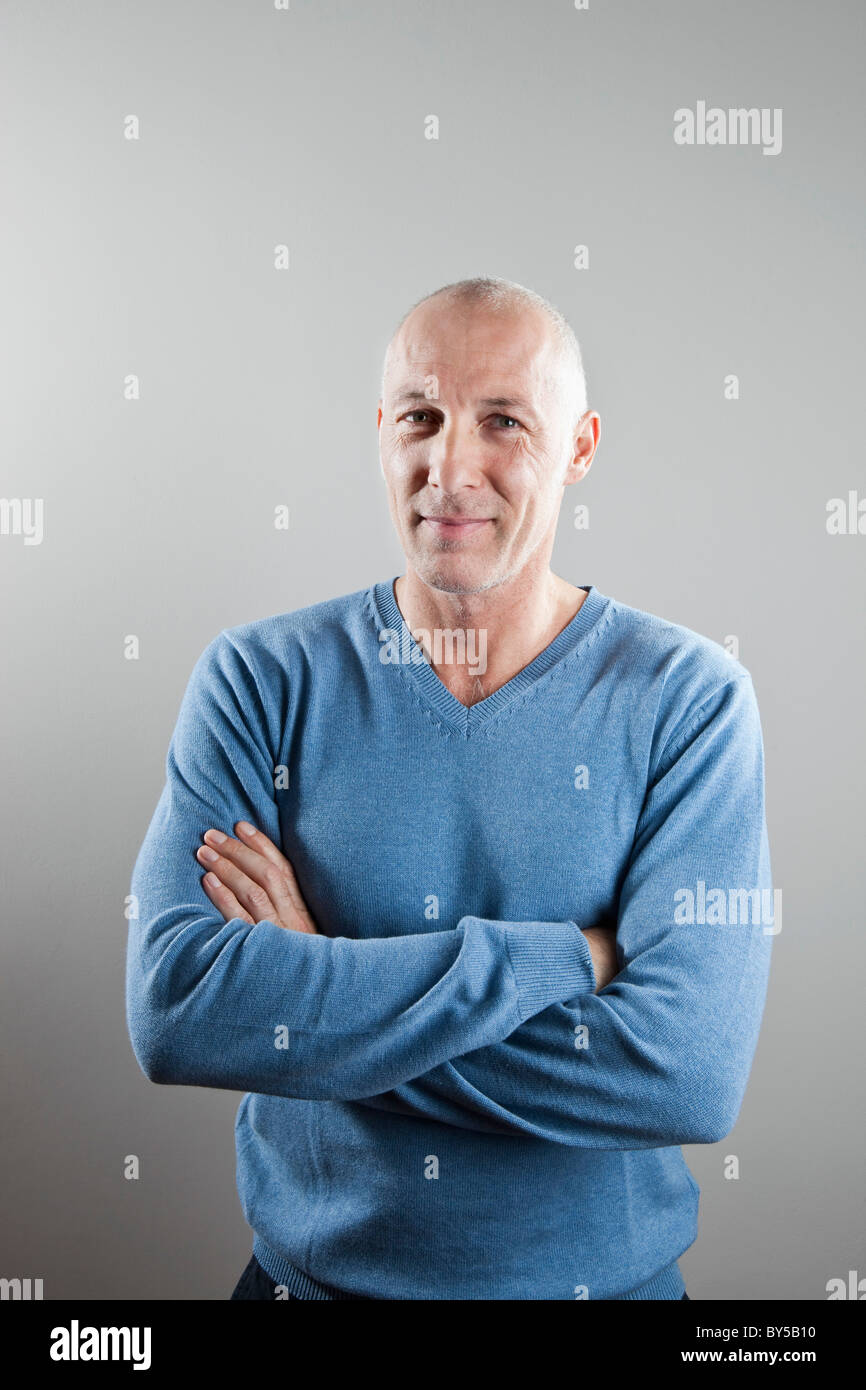 A man with his arms crossed, portrait Stock Photo - Alamy