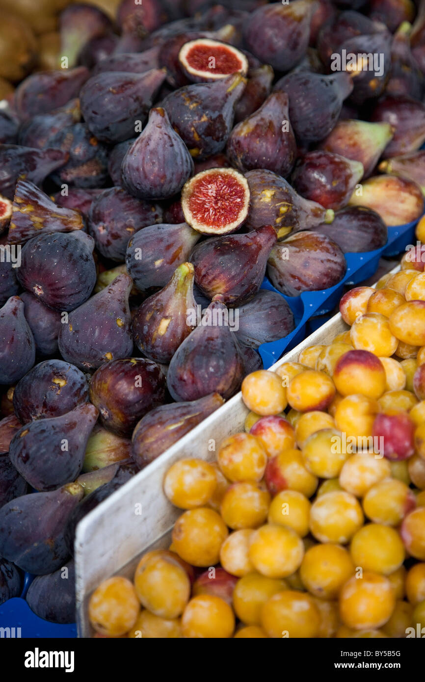Small yellow plums hi-res stock photography and images - Alamy