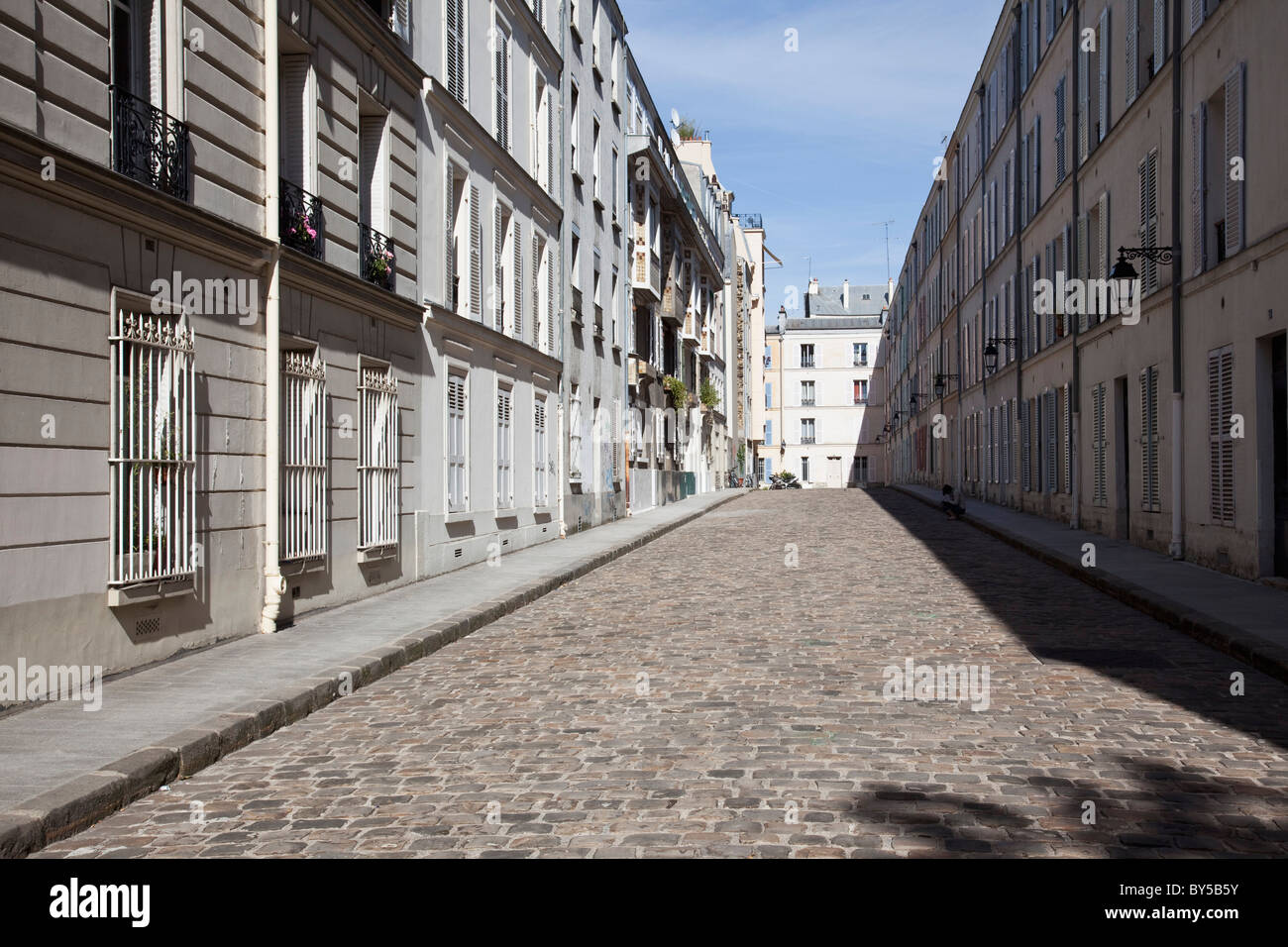 Paris color street photography hi-res stock photography and images - Alamy