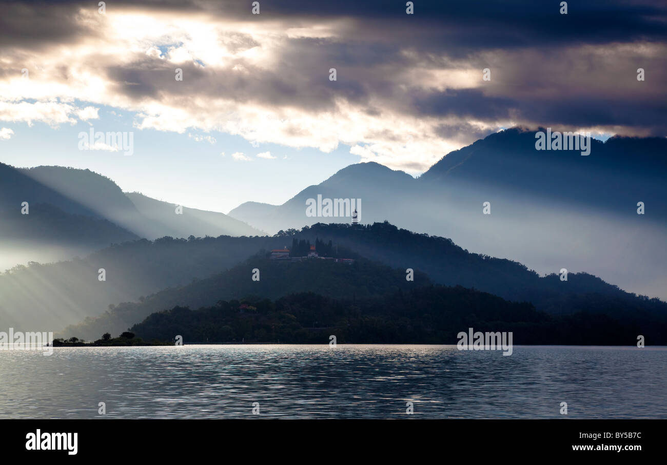 Moon and lake hi-res stock photography and images - Alamy