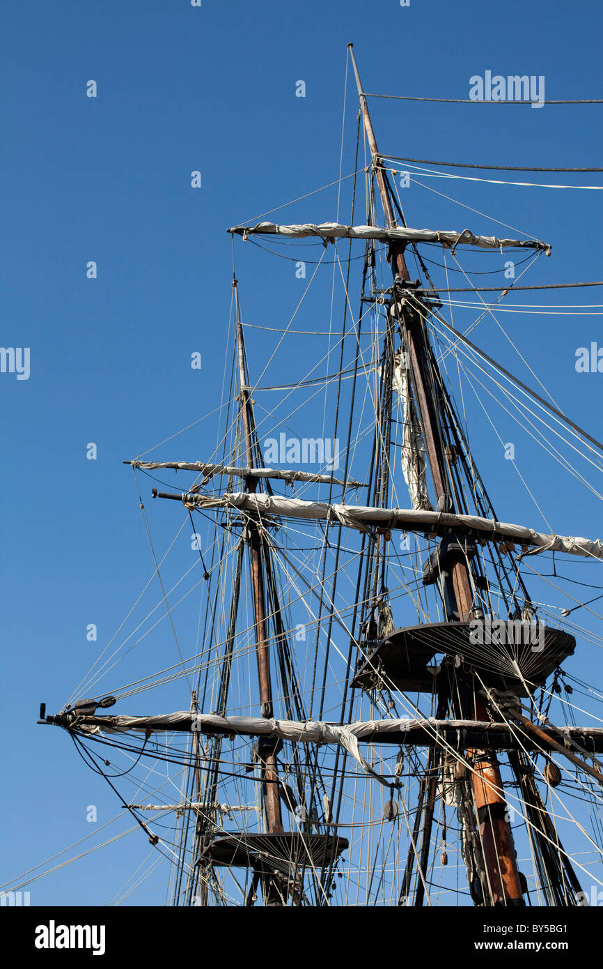 Rigging structure hi-res stock photography and images - Alamy