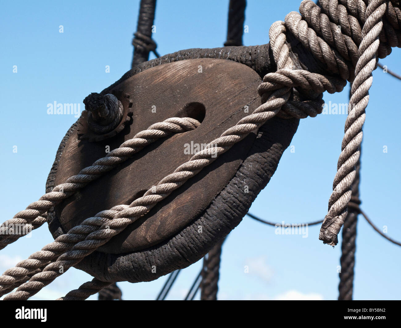Close-up of a sailboat block and rigging Stock Photo - Alamy