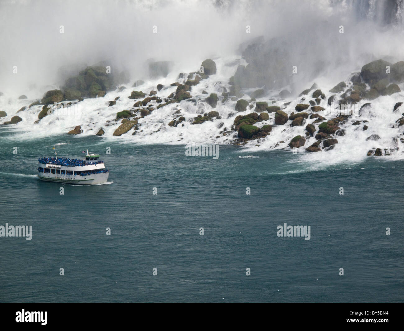 Niagara falls tour boat people hi-res stock photography and images - Alamy