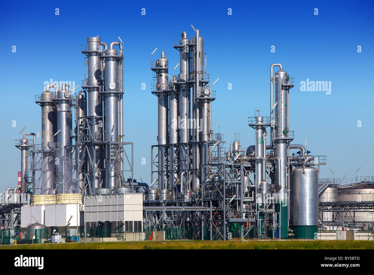 A chemical or gas refinery with a clear blue sky in the background ...
