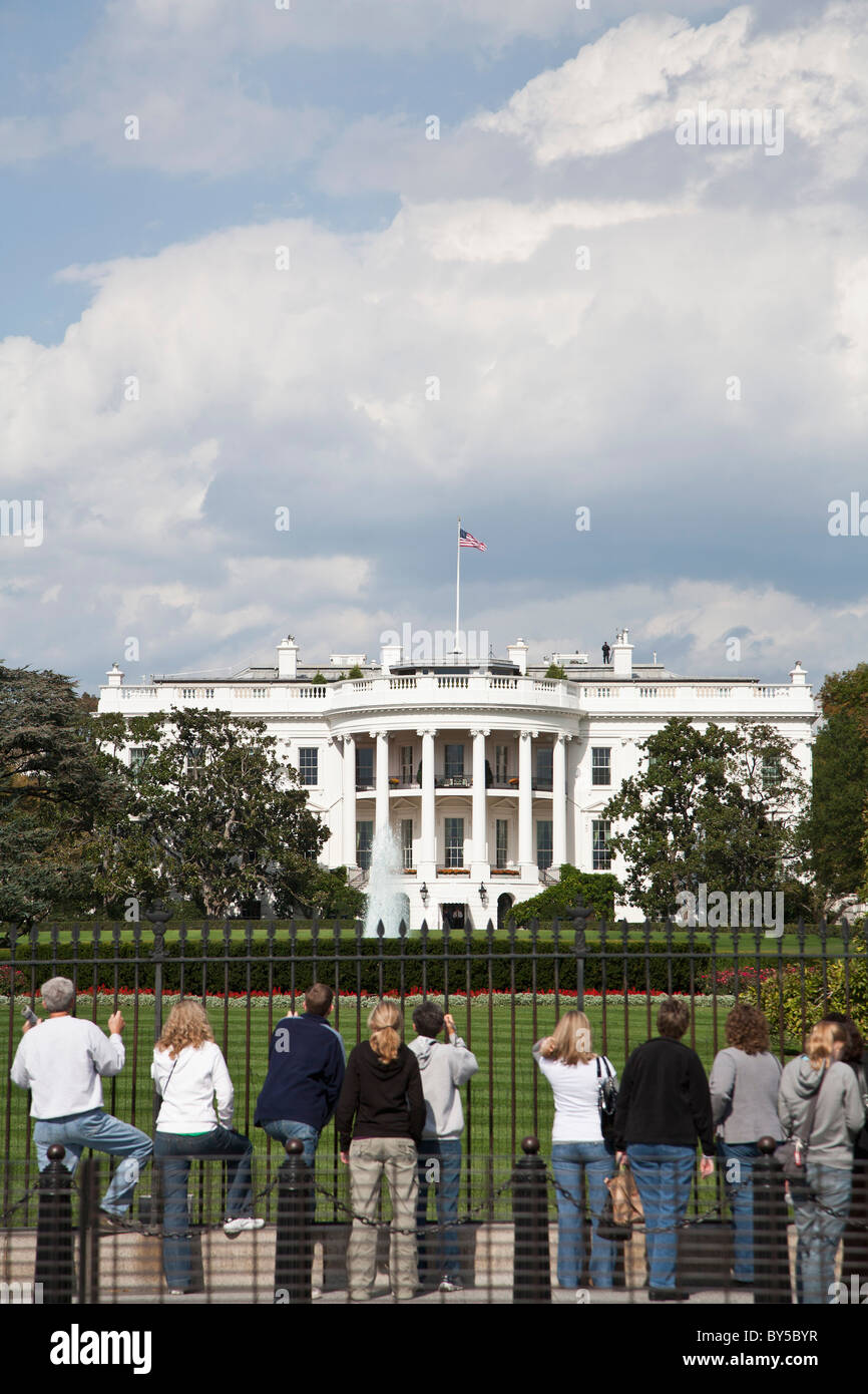 Tourists outside of the White House, Washington DC, USA Stock Photo - Alamy