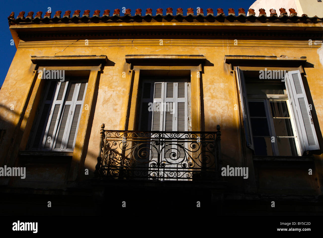 Neo-classical houses in old Athens, Plaka Stock Photo - Alamy