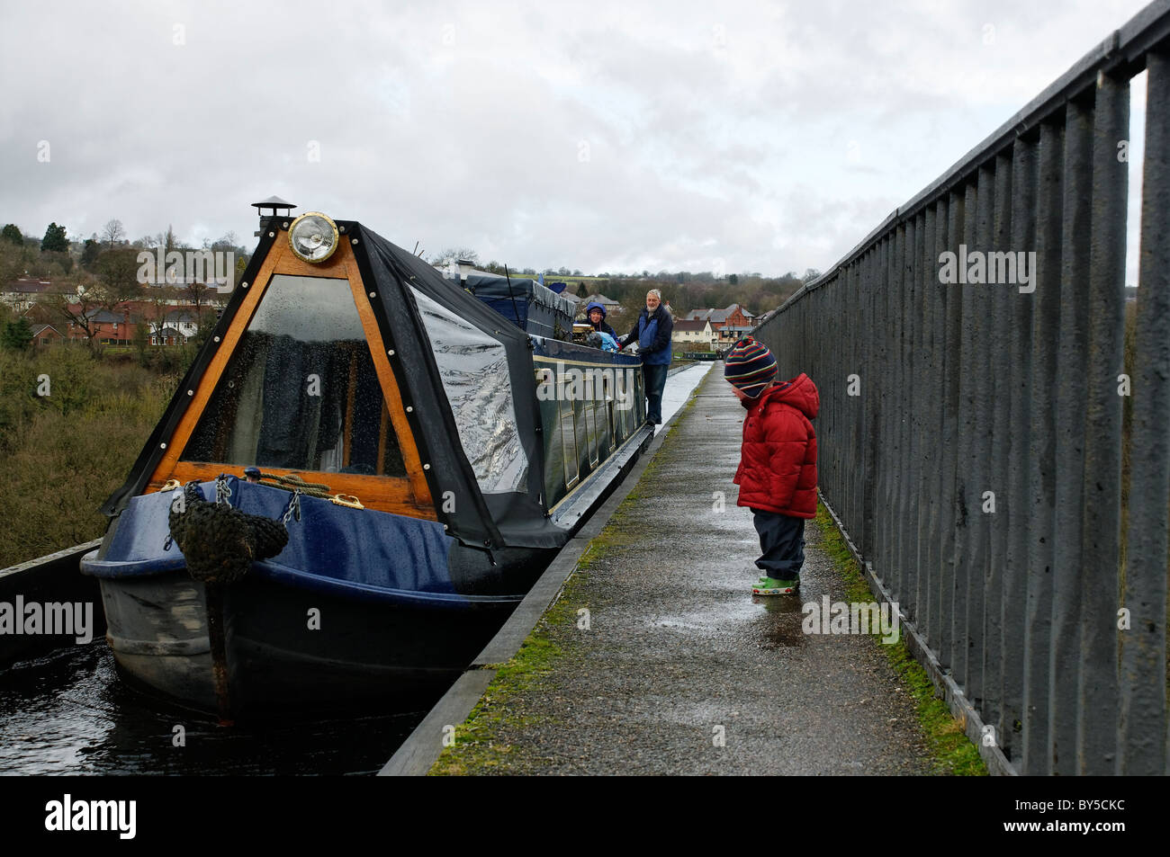 A barge on the Llangollen Canal at Froncysyllte aqueduct Stock Photo ...