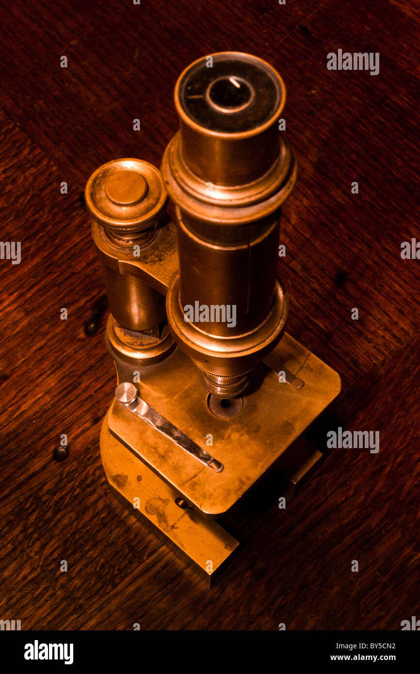 An antique microscope Stock Photo - Alamy