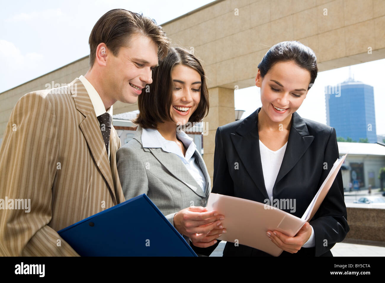 Businesspeople interacting other hi-res stock photography and images ...