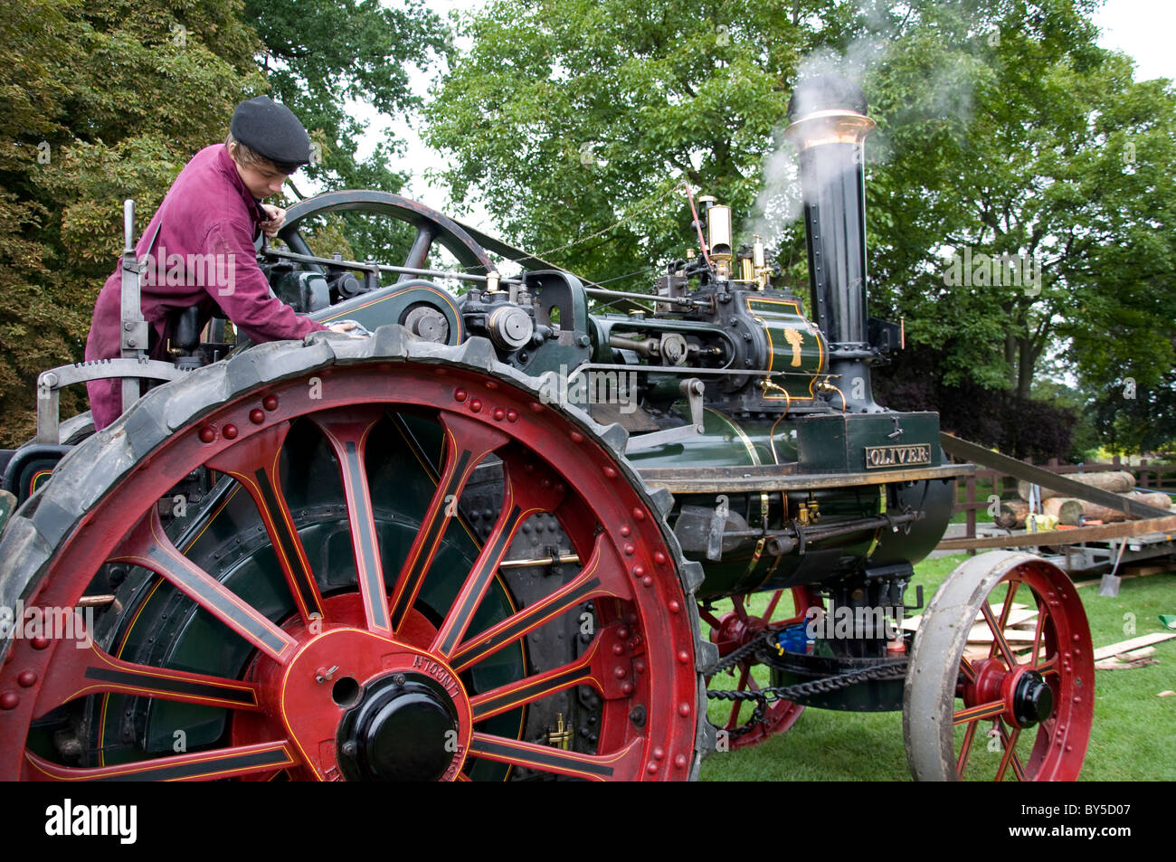 Steam traction engine powering a circular saw at Bressingham Steam ...