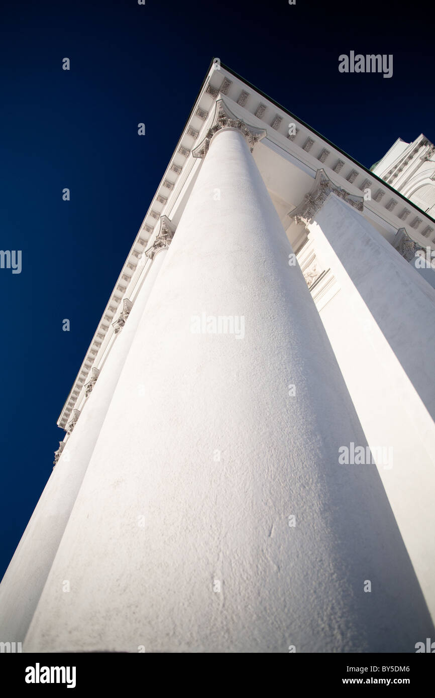 White pillar hi-res stock photography and images - Alamy