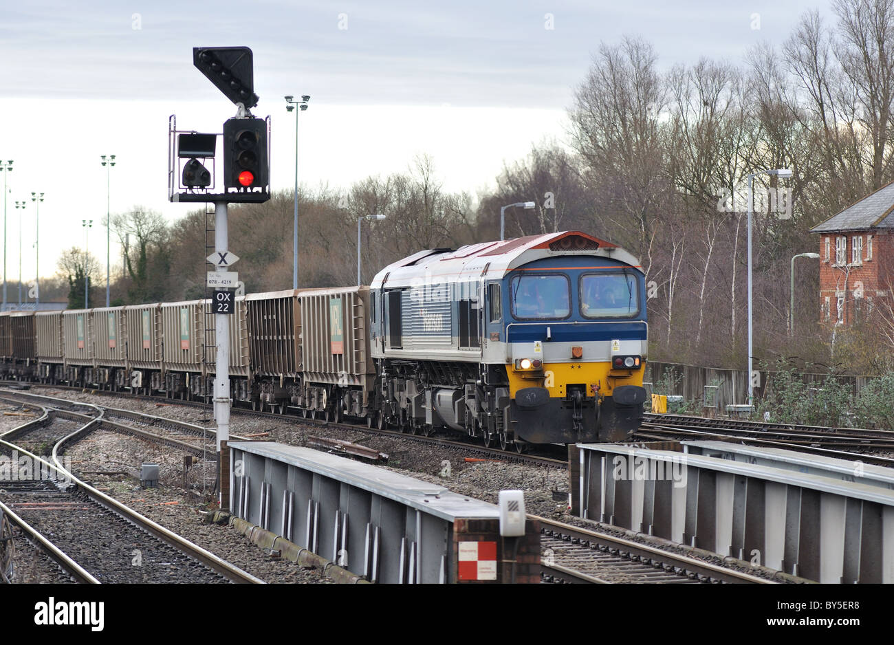 Class 59 diesel locomotive pulling stone train at Oxford, UK Stock ...