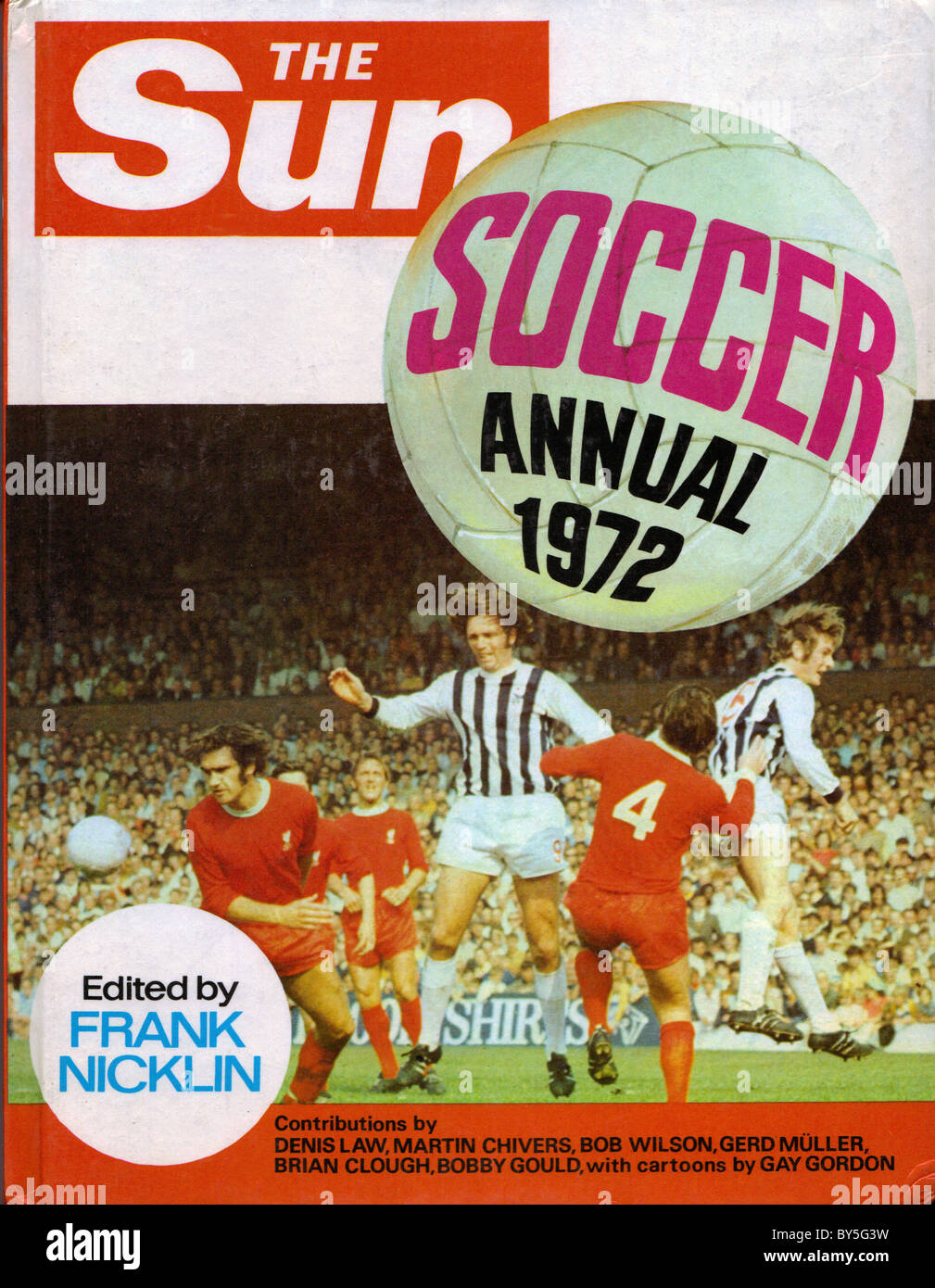 The Sun Soccer Annual 1972 edited by Frank Nicklin Stock Photo - Alamy