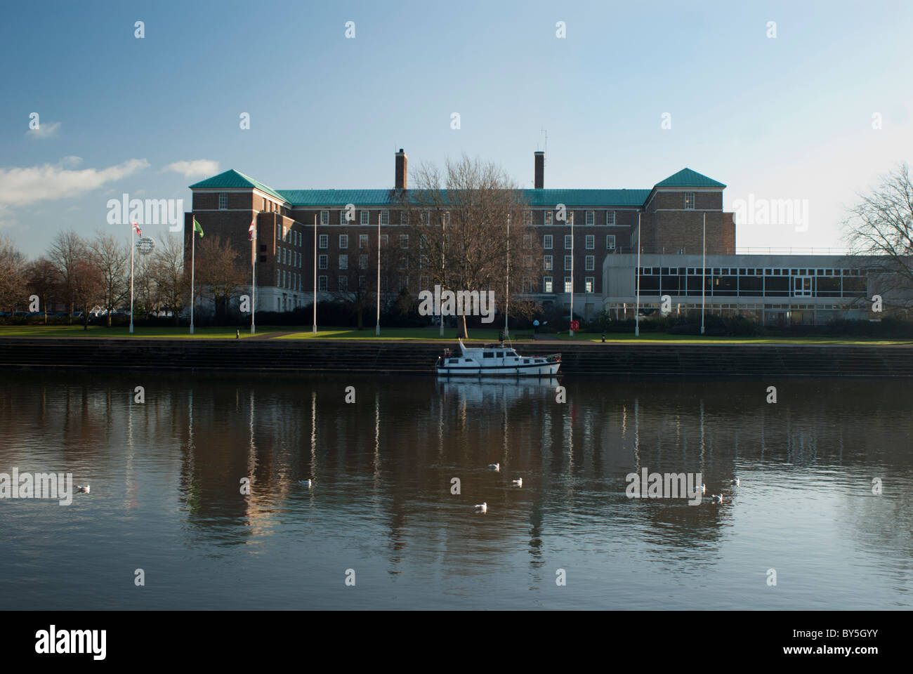 Nottinghamshire county hall looking river hi-res stock photography and ...