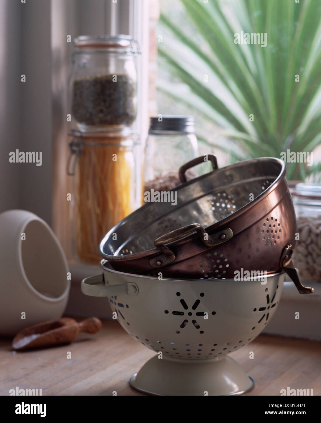 Colanders hi-res stock photography and images - Alamy