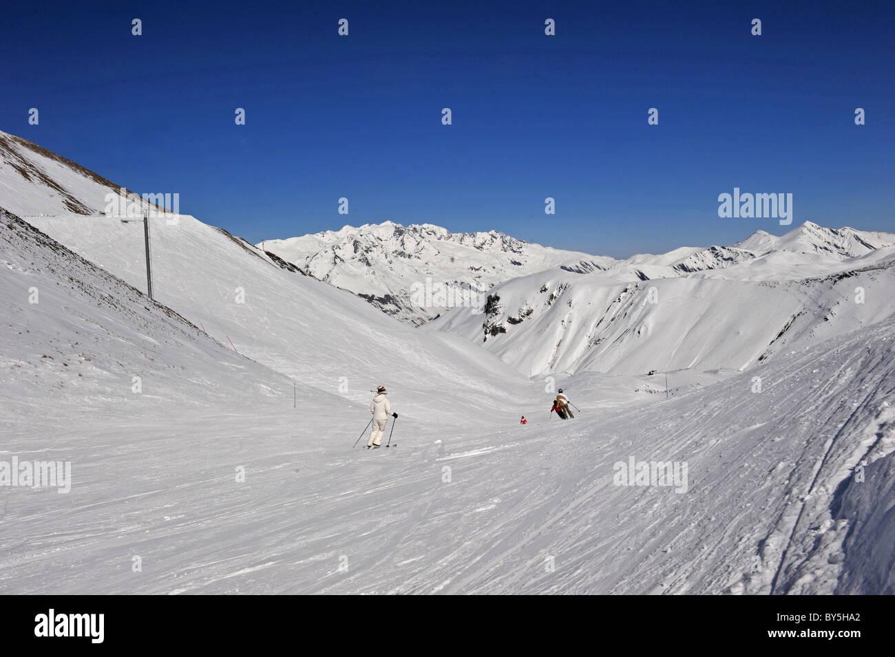 Sun shining over a ski slope in the french alps Stock Photo - Alamy