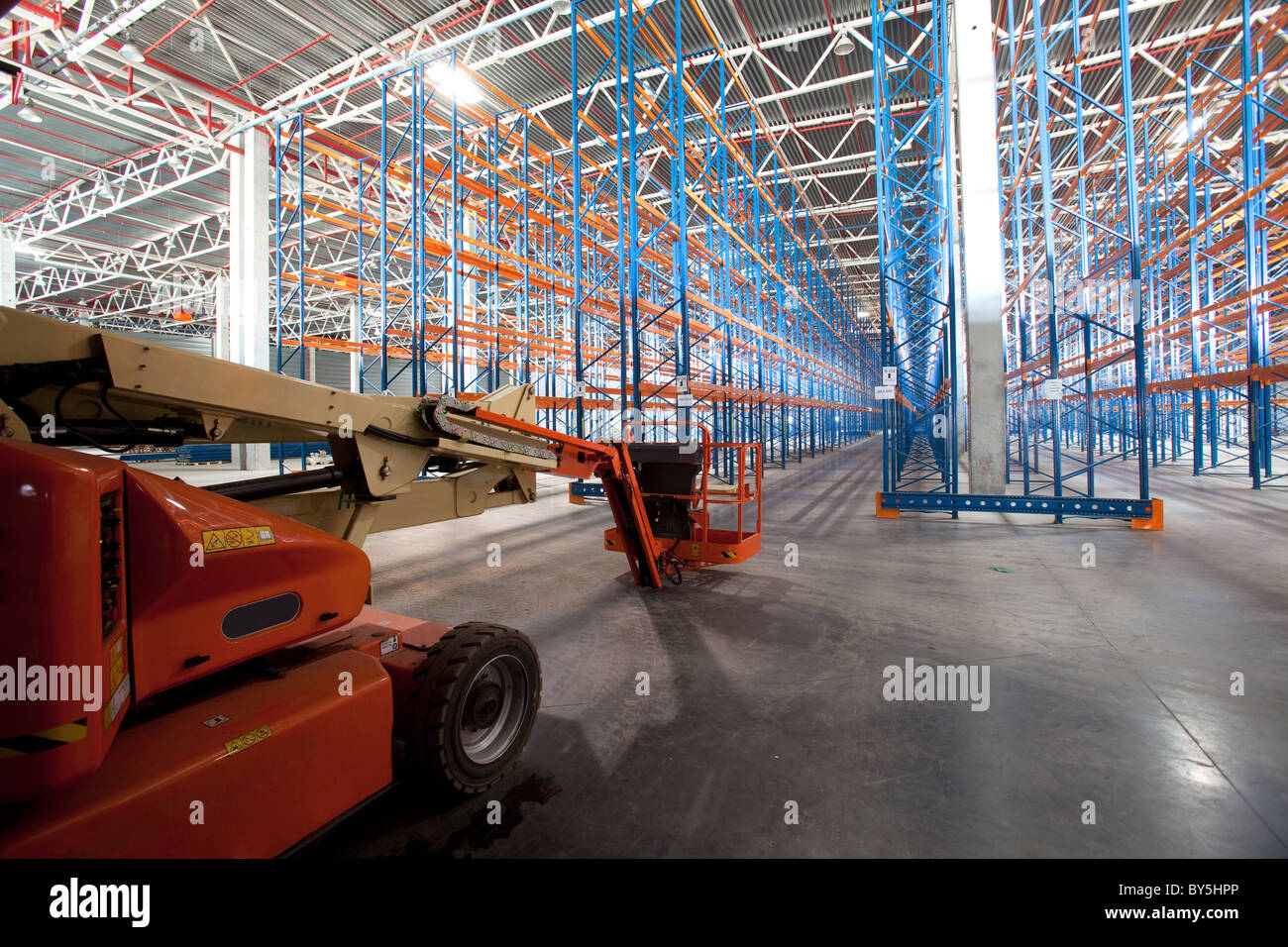 Interior of a modern warehouse ,clean and empty Stock Photo - Alamy