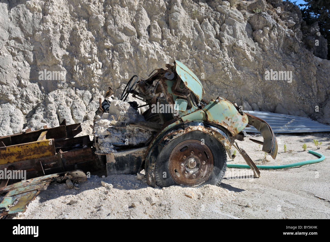 Car buried in rubble hi-res stock photography and images - Alamy
