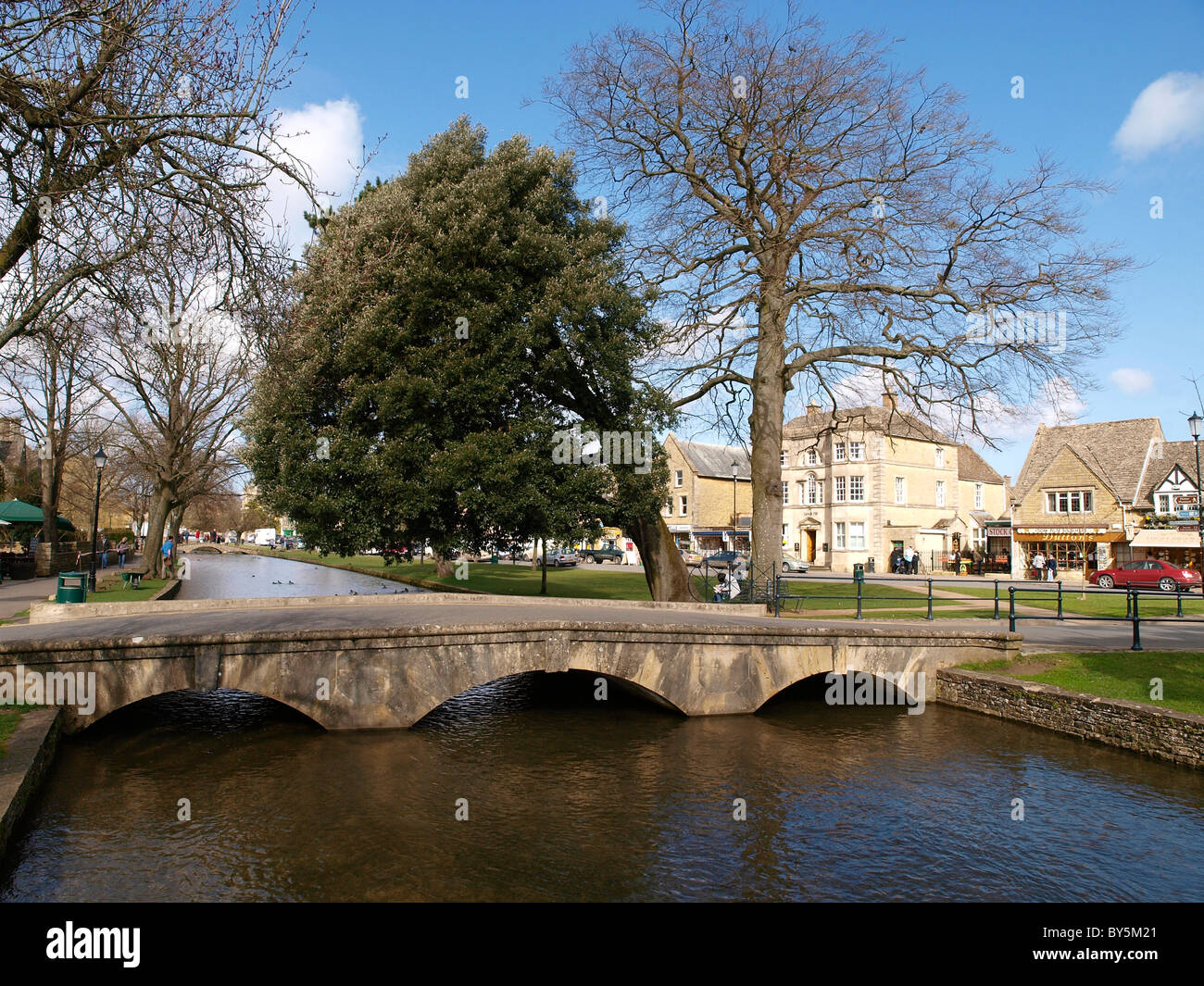 Burton on the water hi-res stock photography and images - Alamy
