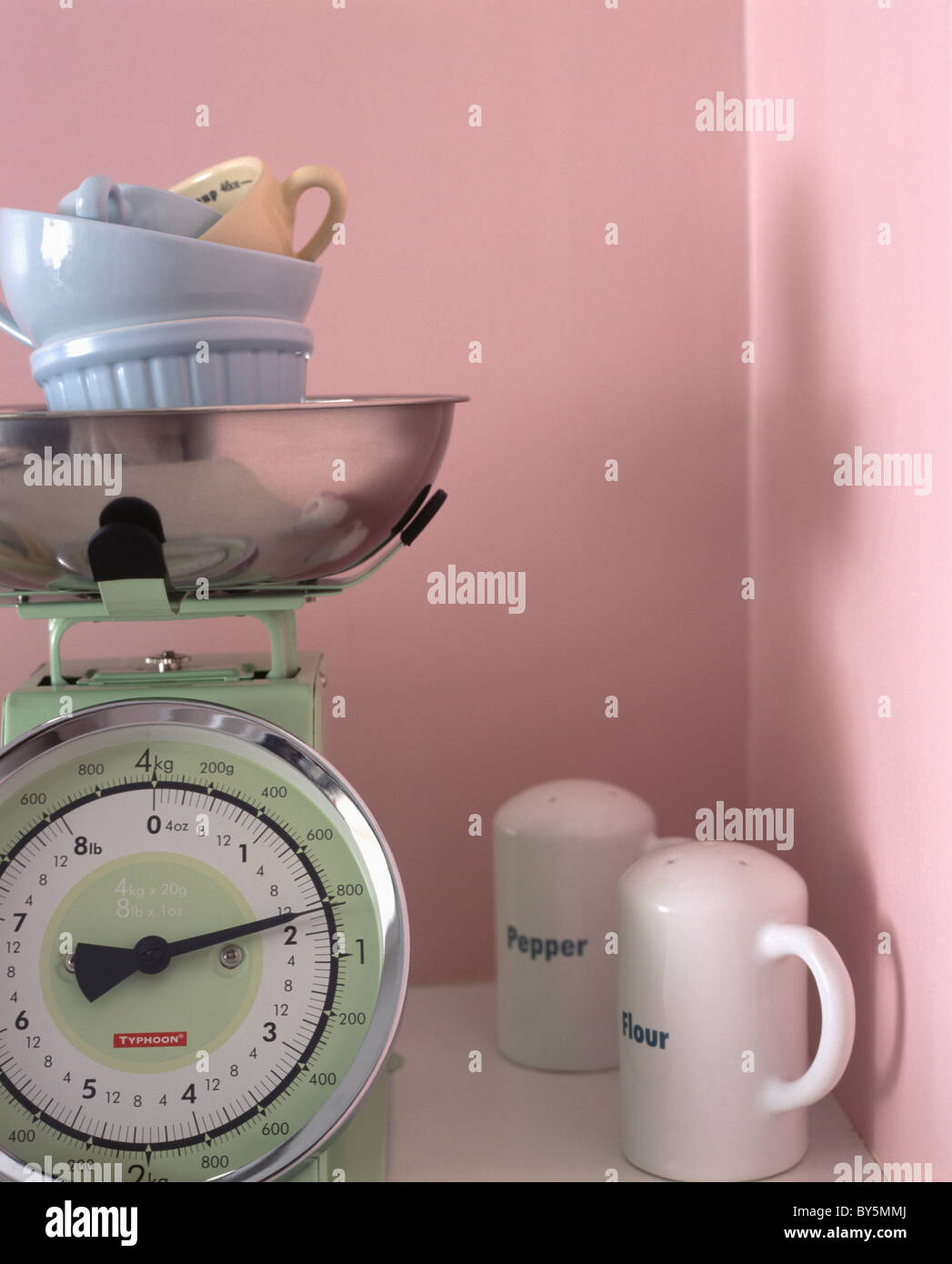 Weighing objects hi-res stock photography and images - Alamy